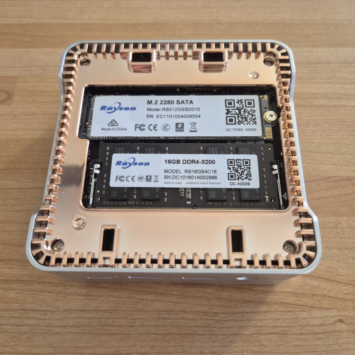 Test Mini PC NiPoGi E2 : un PC compact et performant